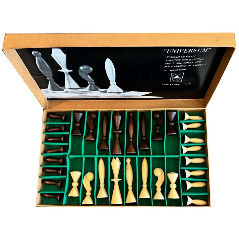 Universum Space Age Chess Set by Arthur Elliot 1958